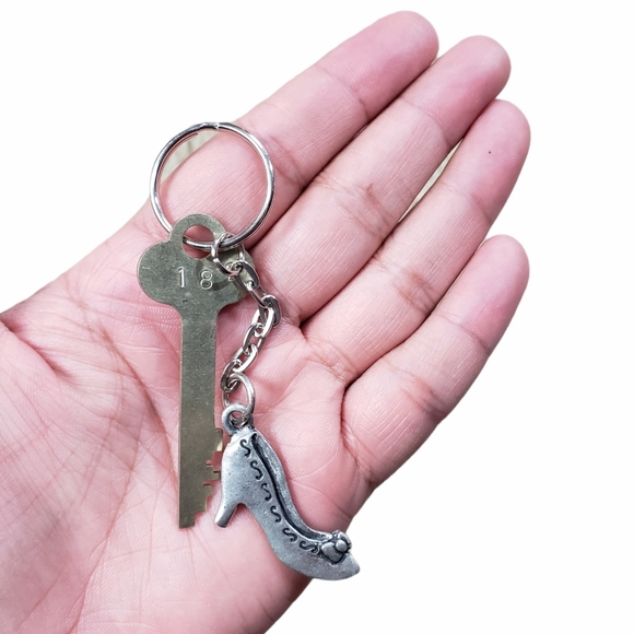 Accessories | Vintage 18 Room Key Heel Keychain | Poshmark